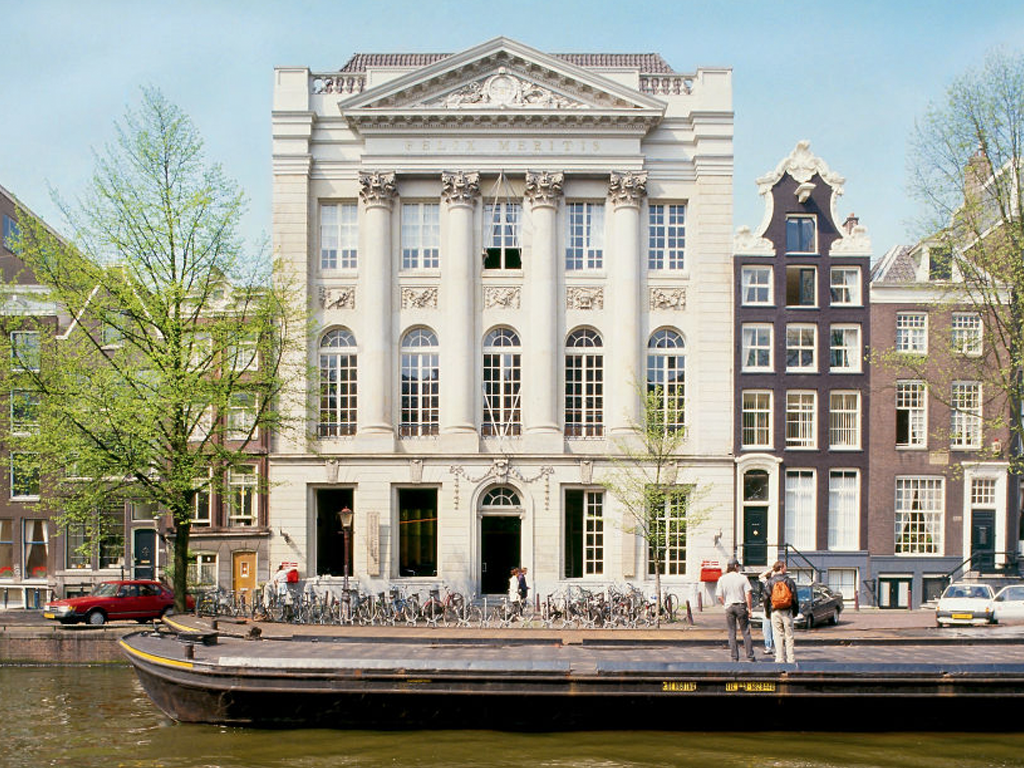 Felix Meritis investeert in movingheads van GLP - Senci